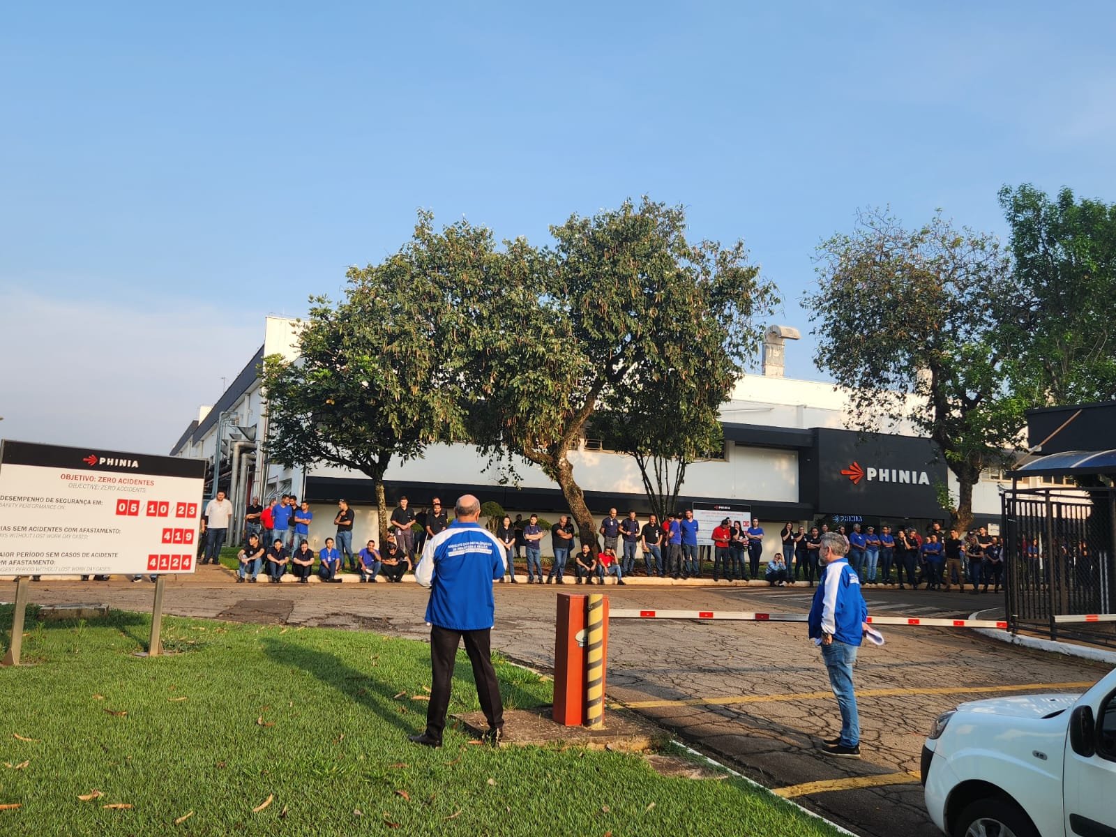 Diretoria e trabalhadores da Phinea juntos na Campanha Salarial ...