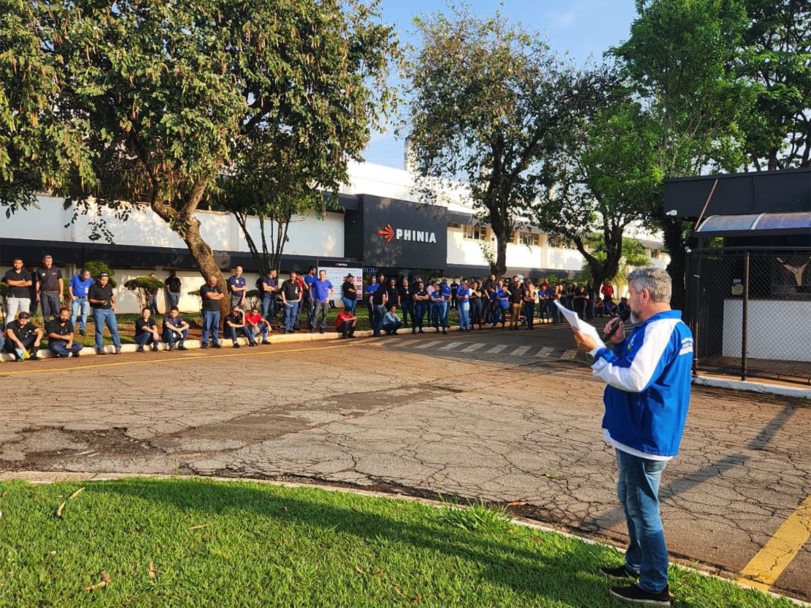 Diretoria e trabalhadores da Phinea juntos na Campanha Salarial ...